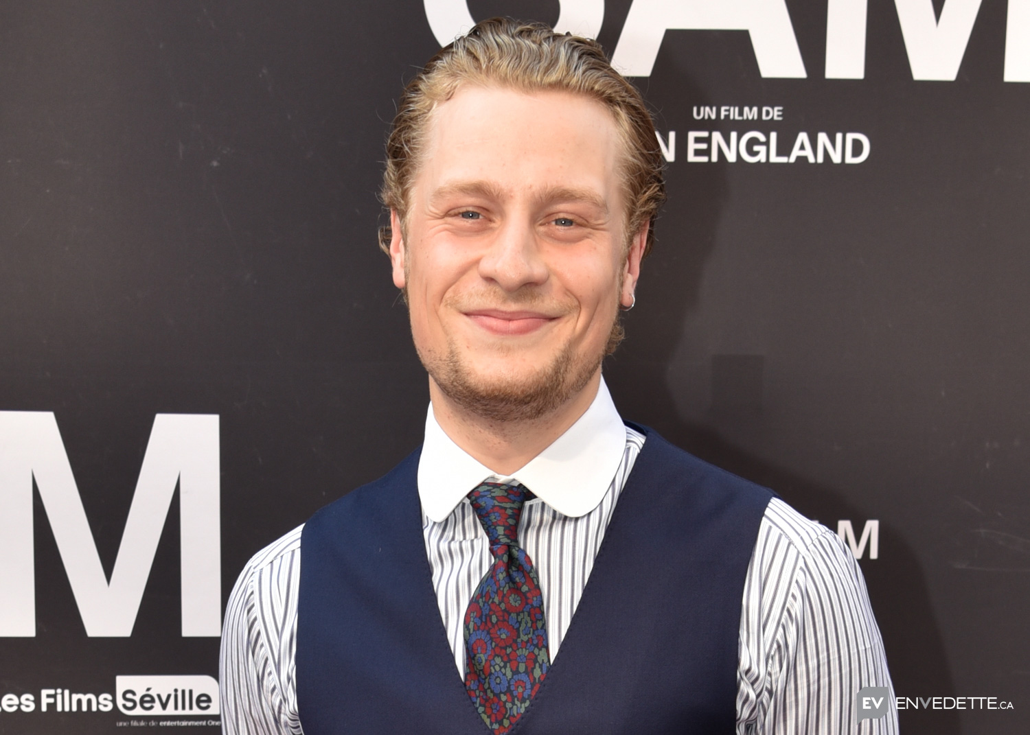 Antoine Olivier Pilon séduisant dans une nouvelle séance photo mode